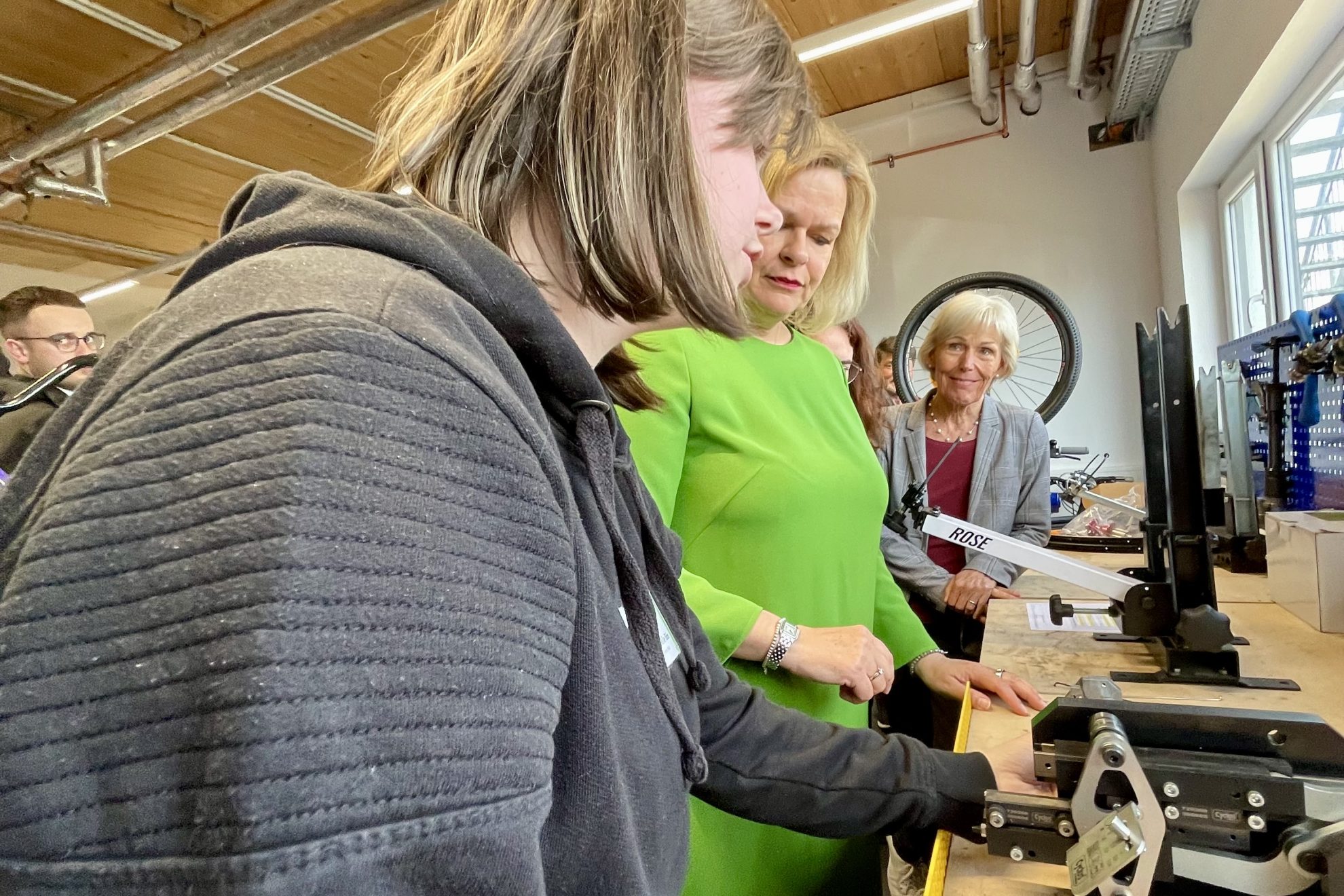 Bundesinnenministerin Nancy Faeser zu Besuch im Berufsbildungswerk ... Bundesinnenministerin Nancy Faeser zu Besuch im Berufsbildungswerk ...